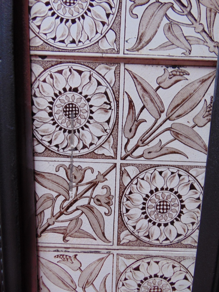 Aesthetic Movement Fireplace Tiles - V066 - Antique Fireplace Co